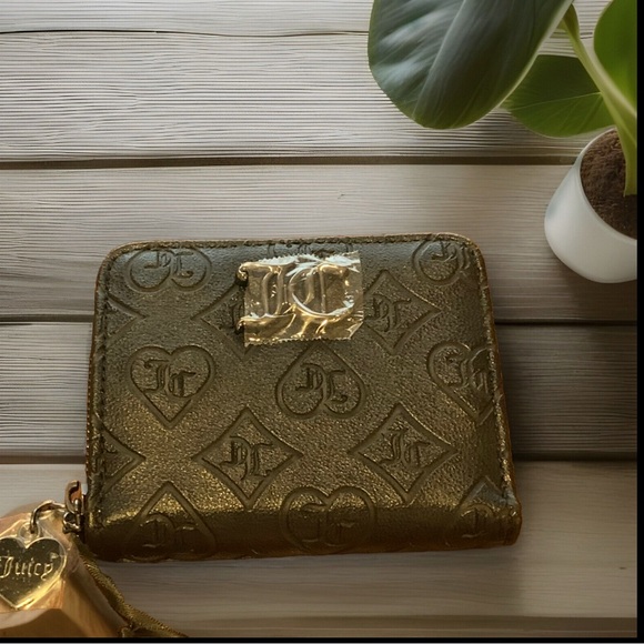 Juicy Couture | Bags | Nwt Juicy Couture Wallet With Black Jc Nameplate ...